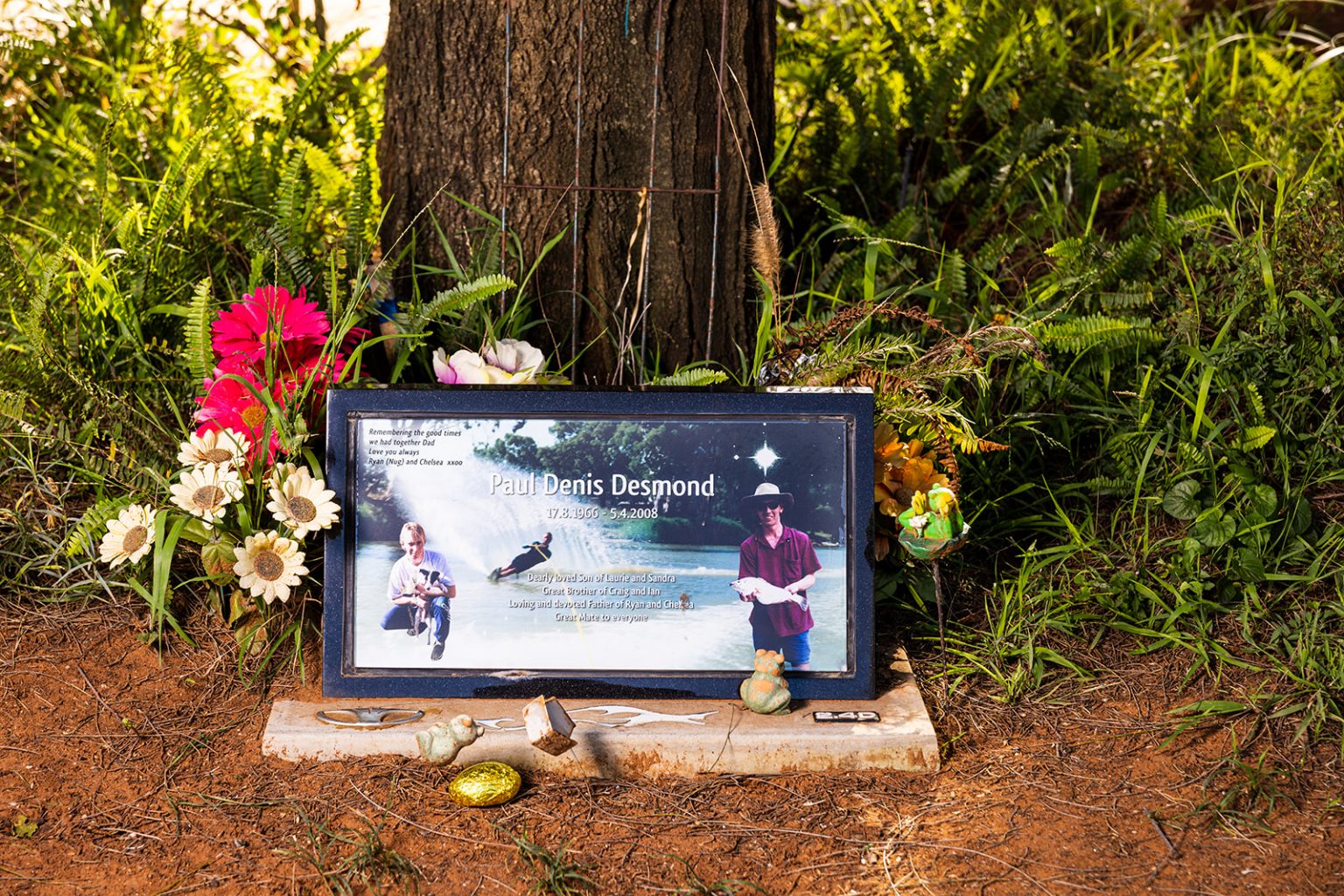 Hall’s Memorials | Ceramic Photo Plaques